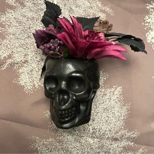 Target | Holiday | Nwt Set Of Four Black Skull Planters 2 With Pink ...